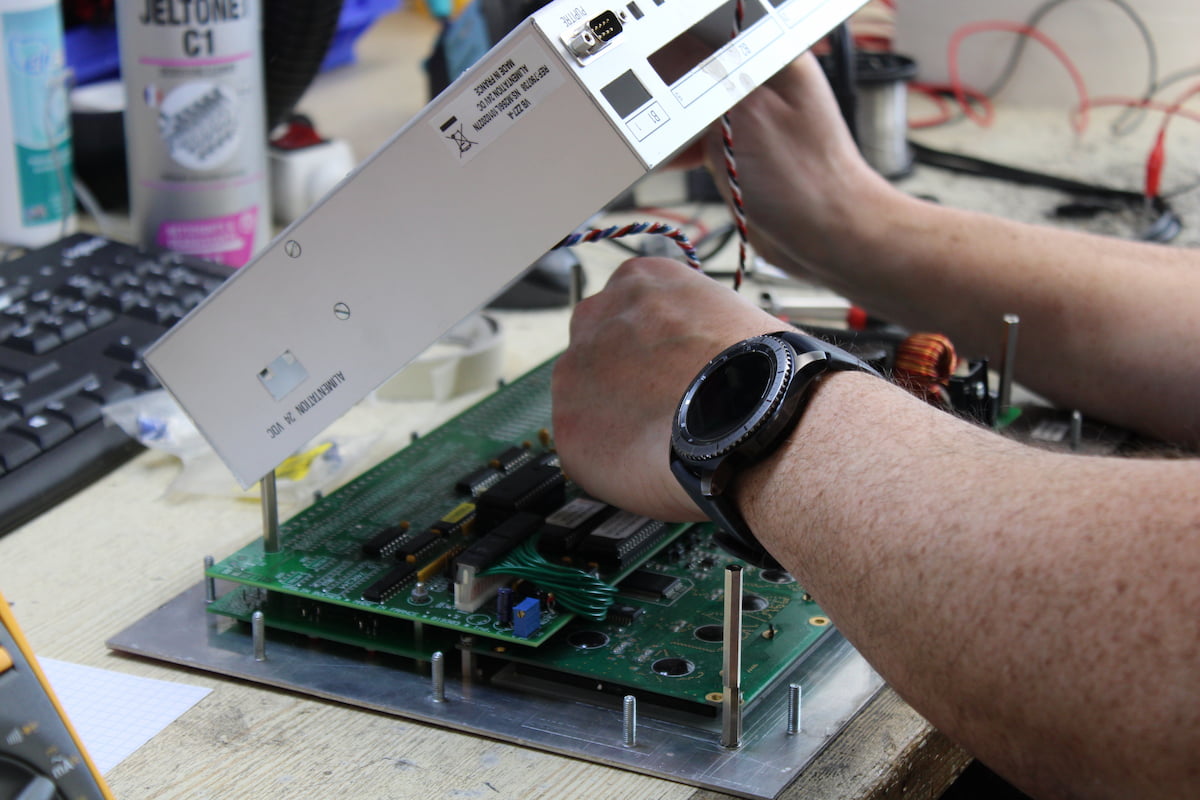 Pourquoi opter pour la Réparation Électronique Industrielle ? - SEIA ...